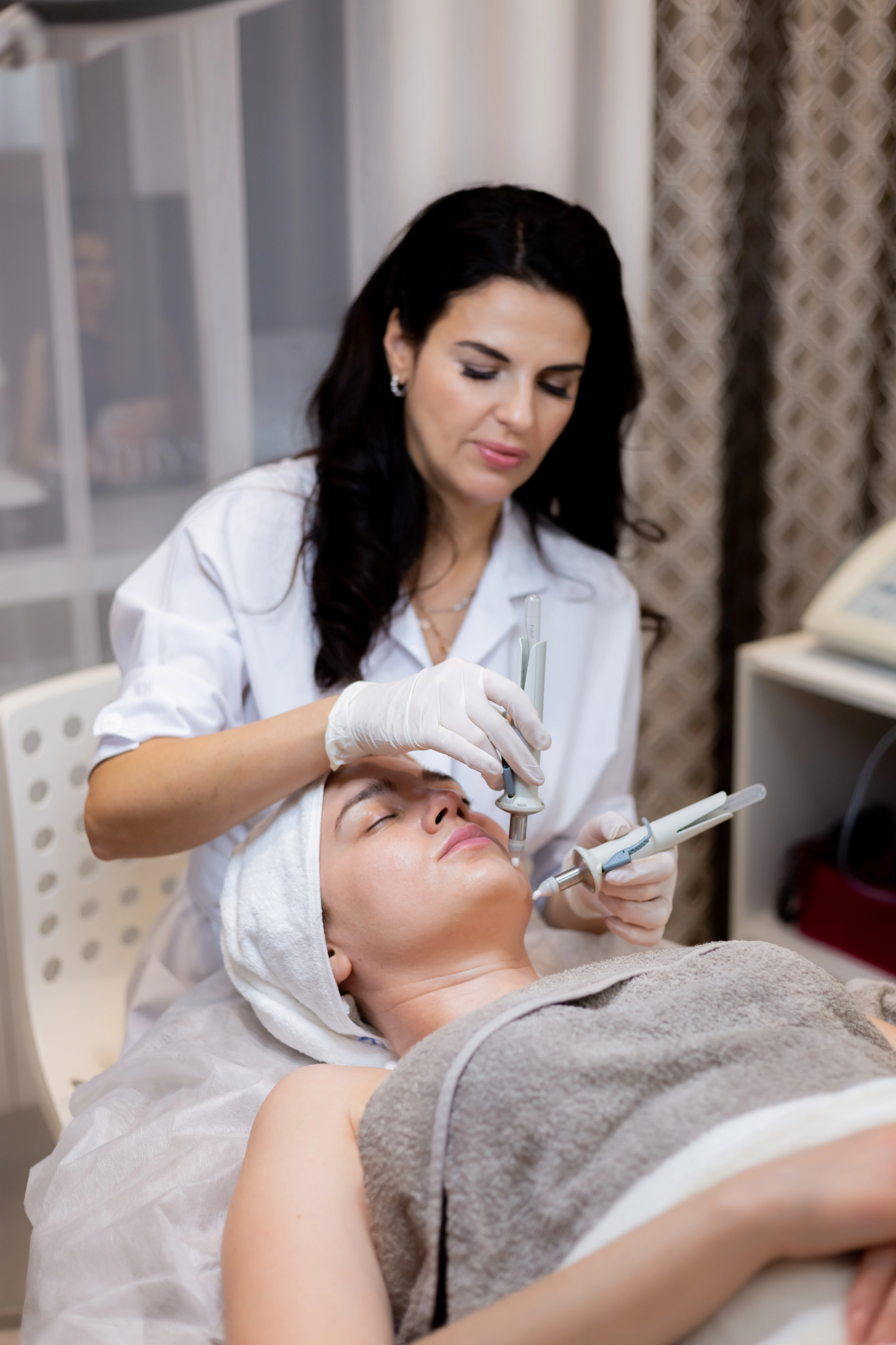 Pico Full Face Toning Treatment in Magarpatta, Hadapsar